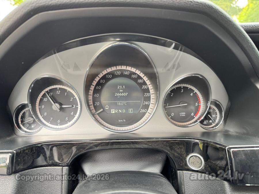 Melns Mercedes-Benz E-Class 2011 Tallina, ar dzinēja tilpumu 2.10 L un nobraukumu 266 tūkst. km par 7800 €, foto 12 vietnē AUTOMOTO.COM.LV