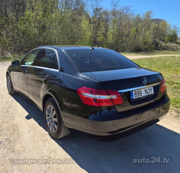Melns Mercedes-Benz E-Class 2012 Tallina, ar dzinēja tilpumu 2.10 L un nobraukumu 215 tūkst. km par 8990 €, foto 5 vietnē AUTOMOTO.COM.LV