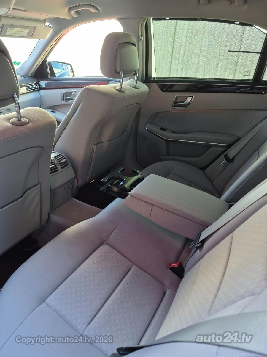 Melns Mercedes-Benz E-Class 2012 Tallina, ar dzinēja tilpumu 2.10 L un nobraukumu 215 tūkst. km par 8990 €, foto 10 vietnē AUTOMOTO.COM.LV