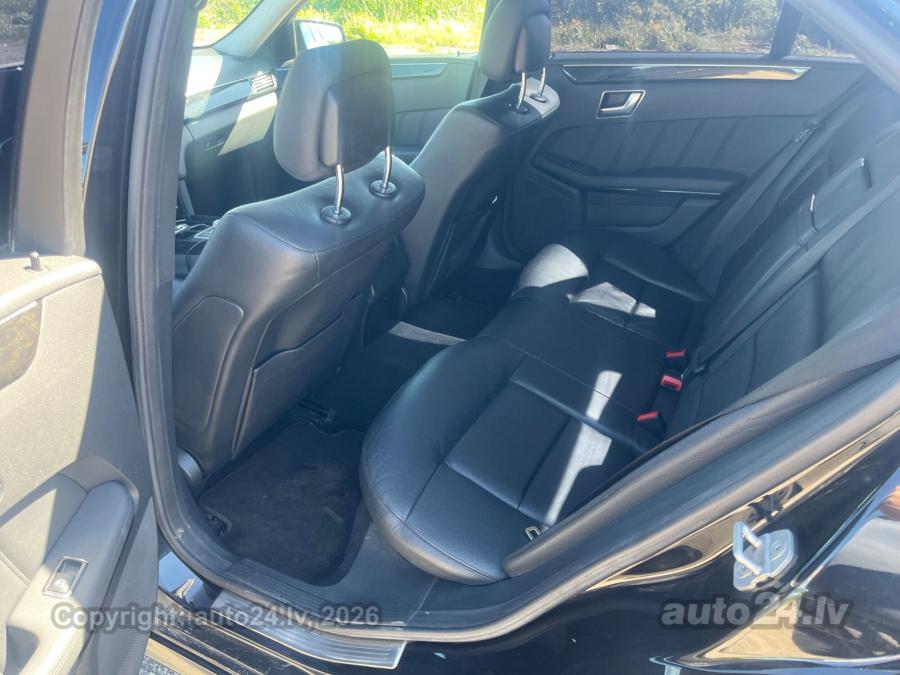 Melns Mercedes-Benz E-Class 2012 Rakvere, ar dzinēja tilpumu 3.00 L un nobraukumu 477 tūkst. km par 9900 €, foto 10 vietnē AUTOMOTO.COM.LV