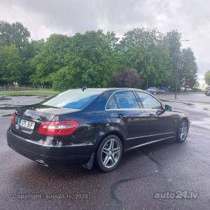 Melns Mercedes-Benz E-Class 2012 Tallina, ar dzinēja tilpumu 1.80 L un nobraukumu 70 tūkst. km par 19000 €, foto 4 vietnē AUTOMOTO.COM.LV