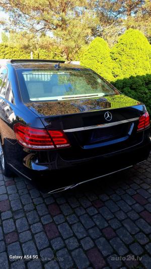 Melns Mercedes-Benz E-Class 2013 Tallina, ar dzinēja tilpumu 3.00 L un nobraukumu 520 tūkst. km par 8495 €, foto 4 vietnē AUTOMOTO.COM.LV