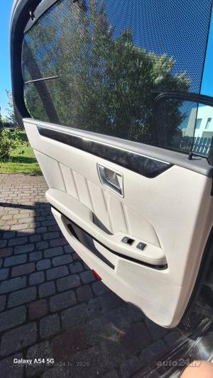 Melns Mercedes-Benz E-Class 2013 Tallina, ar dzinēja tilpumu 3.00 L un nobraukumu 520 tūkst. km par 8495 €, foto 6 vietnē AUTOMOTO.COM.LV
