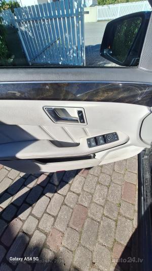 Melns Mercedes-Benz E-Class 2013 Tallina, ar dzinēja tilpumu 3.00 L un nobraukumu 520 tūkst. km par 8495 €, foto 12 vietnē AUTOMOTO.COM.LV
