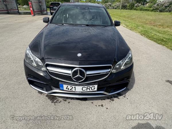 Black Mercedes-Benz E-Class 2015 in Tallinn, with an engine capacity of 5.50 L and mileage of 122 thousand km for 34500 €, photo 3 on AUTOMOTO.COM.LV