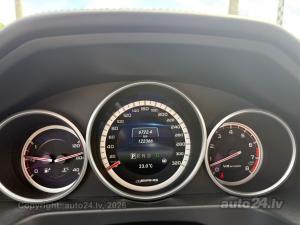 Black Mercedes-Benz E-Class 2015 in Tallinn, with an engine capacity of 5.50 L and mileage of 122 thousand km for 34500 €, photo 5 on AUTOMOTO.COM.LV