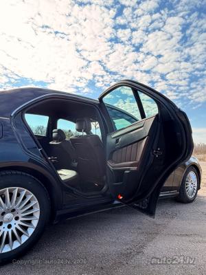 Black Mercedes-Benz E-Class 2015 in Parnu, with an engine capacity of 2.10 L and mileage of 439 thousand km for 7500 €, photo 11 on AUTOMOTO.COM.LV