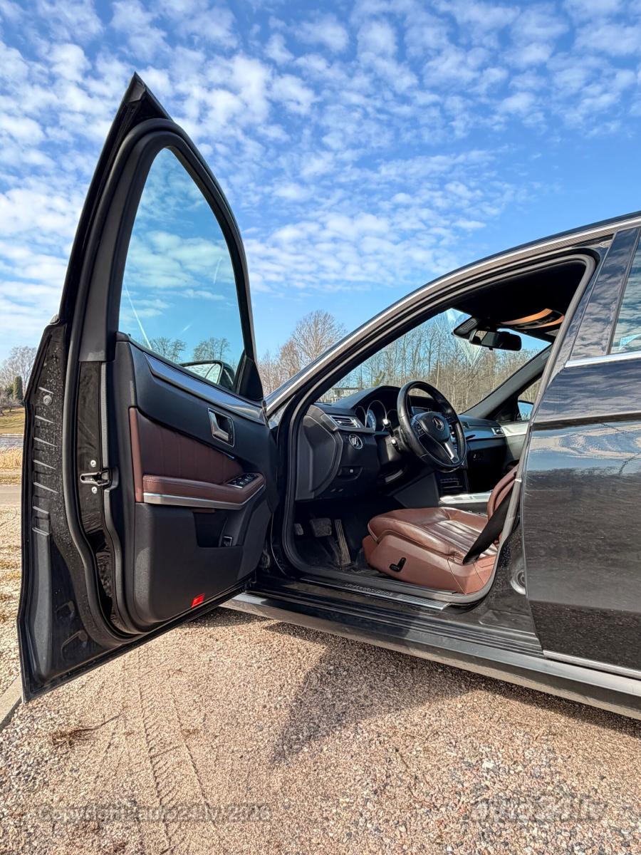 Black Mercedes-Benz E-Class 2015 in Parnu, with an engine capacity of 2.10 L and mileage of 439 thousand km for 7500 €, photo 14 on AUTOMOTO.COM.LV