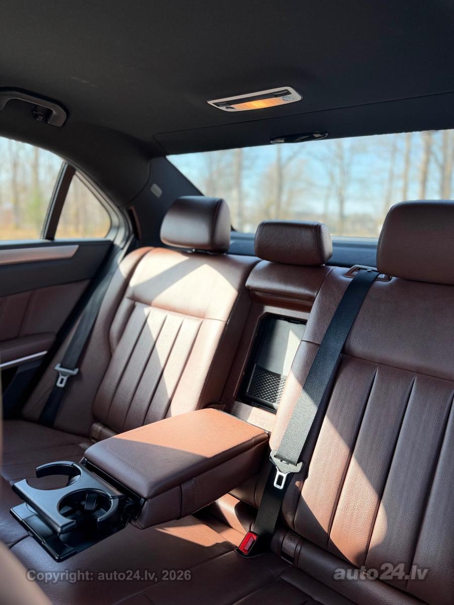 Black Mercedes-Benz E-Class 2015 in Parnu, with an engine capacity of 2.10 L and mileage of 439 thousand km for 7500 €, photo 19 on AUTOMOTO.COM.LV