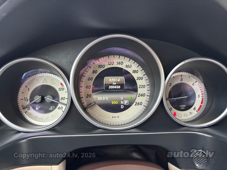Melns Mercedes-Benz E-Class 2015 Tallina, ar dzinēja tilpumu 2.10 L un nobraukumu 350 tūkst. km par 7299 €, foto 16 vietnē AUTOMOTO.COM.LV