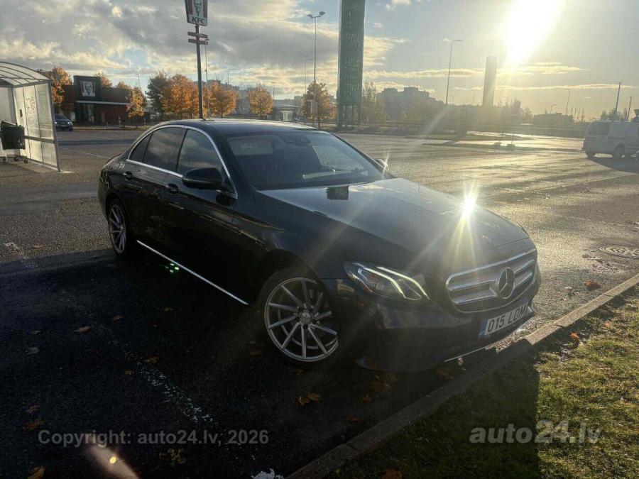 Melns Mercedes-Benz E-Class 2016 Tallina, ar dzinēja tilpumu 2.00 L un nobraukumu 299 tūkst. km par 15999 €, foto 1 vietnē AUTOMOTO.COM.LV
