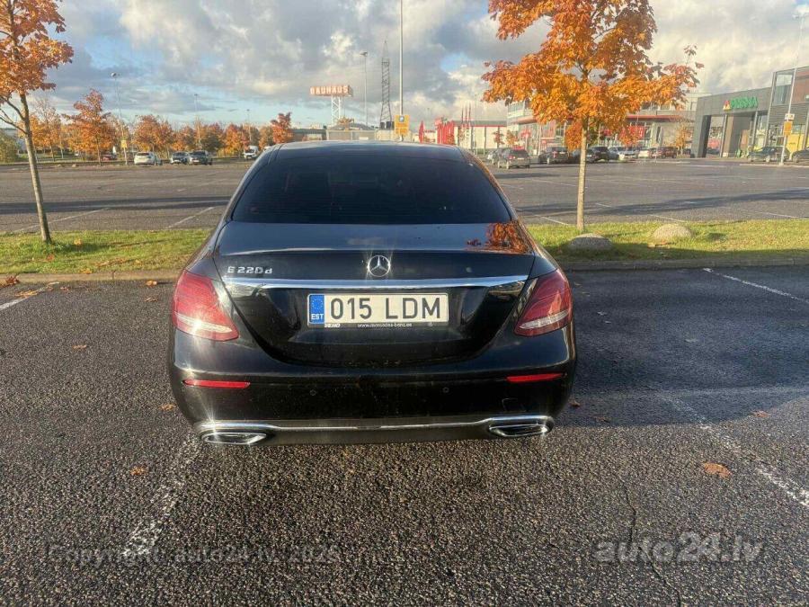Melns Mercedes-Benz E-Class 2016 Tallina, ar dzinēja tilpumu 2.00 L un nobraukumu 299 tūkst. km par 15999 €, foto 3 vietnē AUTOMOTO.COM.LV