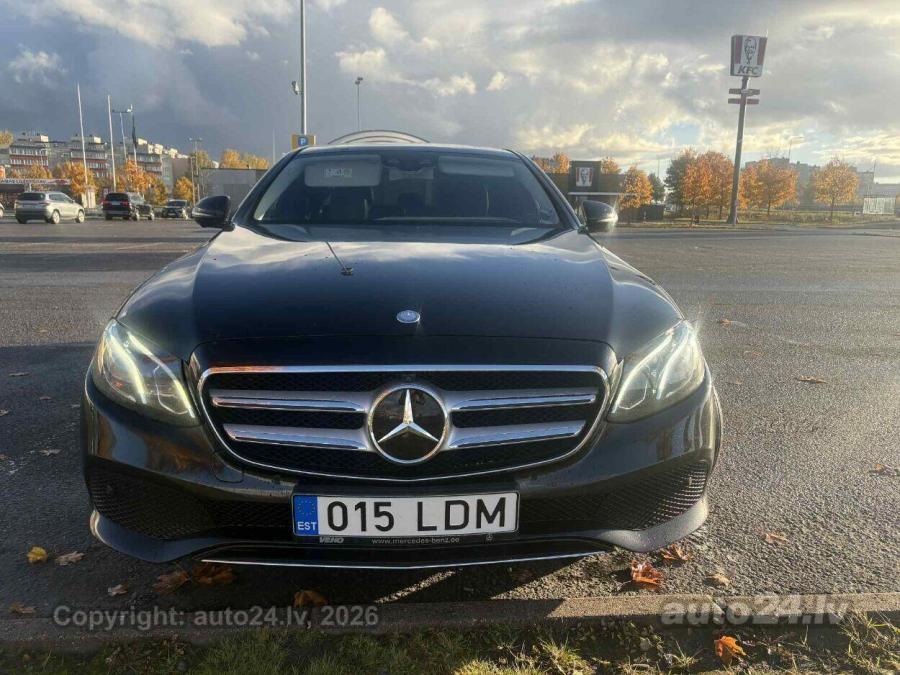 Melns Mercedes-Benz E-Class 2016 Tallina, ar dzinēja tilpumu 2.00 L un nobraukumu 299 tūkst. km par 15999 €, foto 4 vietnē AUTOMOTO.COM.LV