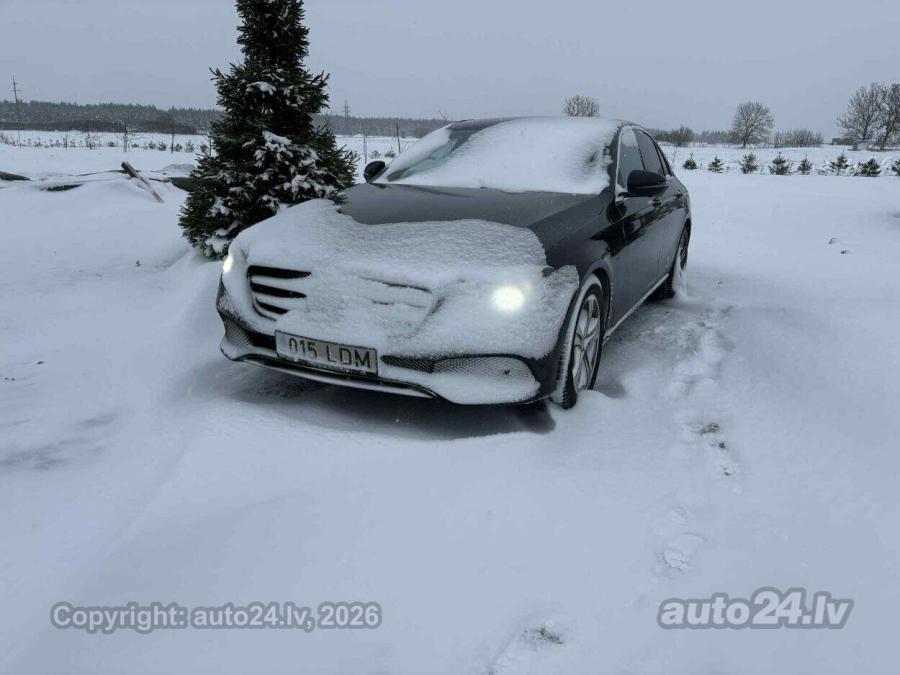 Melns Mercedes-Benz E-Class 2016 Tallina, ar dzinēja tilpumu 2.00 L un nobraukumu 299 tūkst. km par 15999 €, foto 7 vietnē AUTOMOTO.COM.LV