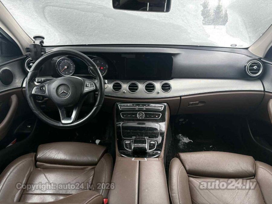 Melns Mercedes-Benz E-Class 2016 Tallina, ar dzinēja tilpumu 2.00 L un nobraukumu 299 tūkst. km par 15999 €, foto 8 vietnē AUTOMOTO.COM.LV