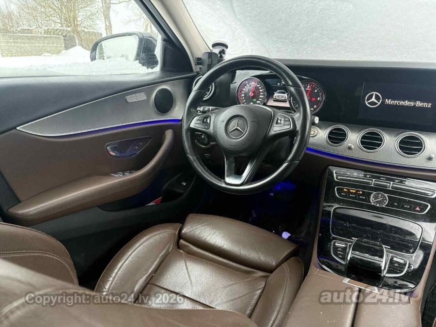 Melns Mercedes-Benz E-Class 2016 Tallina, ar dzinēja tilpumu 2.00 L un nobraukumu 299 tūkst. km par 15999 €, foto 9 vietnē AUTOMOTO.COM.LV