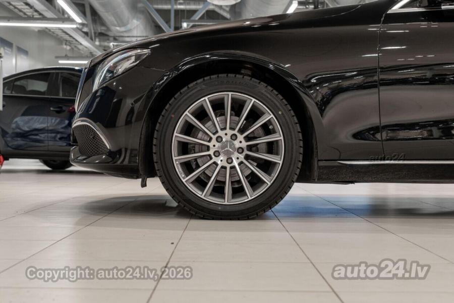Black Mercedes-Benz E-Class 2016 in Tallinn, with an engine capacity of 2.00 L and mileage of 197 thousand km for 21990 €, photo 21 on AUTOMOTO.COM.LV