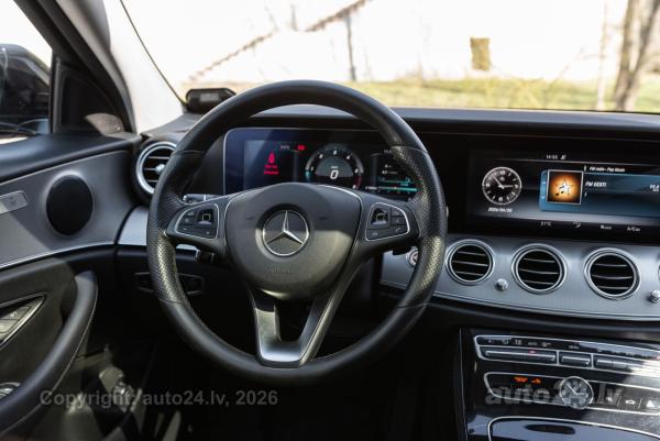 Melns Mercedes-Benz E-Class 2016 Tallina, ar dzinēja tilpumu 2.00 L un nobraukumu 189 tūkst. km par 17890 €, foto 3 vietnē AUTOMOTO.COM.LV