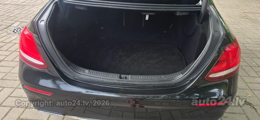 Melns Mercedes-Benz E-Class 2016 Tallina, ar dzinēja tilpumu 3.00 L un nobraukumu 205 tūkst. km par 25000 €, foto 16 vietnē AUTOMOTO.COM.LV