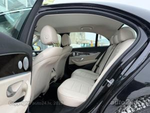 Melns Mercedes-Benz E-Class 2017 Tallina, ar dzinēja tilpumu 2.00 L un nobraukumu 238 tūkst. km par 17900 €, foto 11 vietnē AUTOMOTO.COM.LV