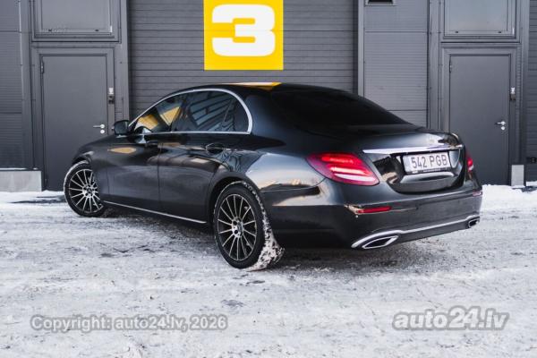 Melns Mercedes-Benz E-Class 2017 Tallina, ar dzinēja tilpumu 2.00 L un nobraukumu 0 tūkst. km par 11990 €, foto 2 vietnē AUTOMOTO.COM.LV