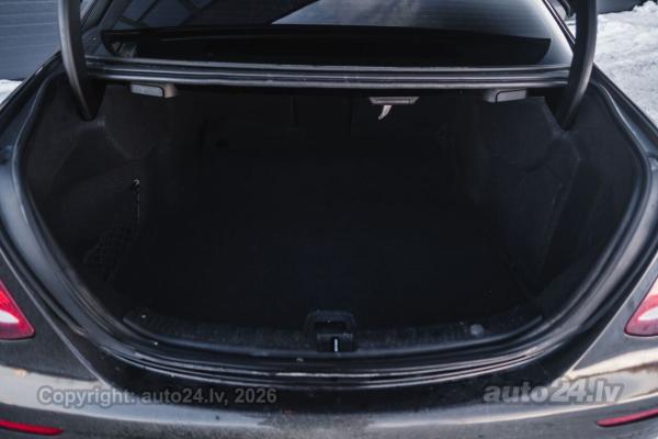 Melns Mercedes-Benz E-Class 2017 Tallina, ar dzinēja tilpumu 2.00 L un nobraukumu 0 tūkst. km par 11990 €, foto 11 vietnē AUTOMOTO.COM.LV