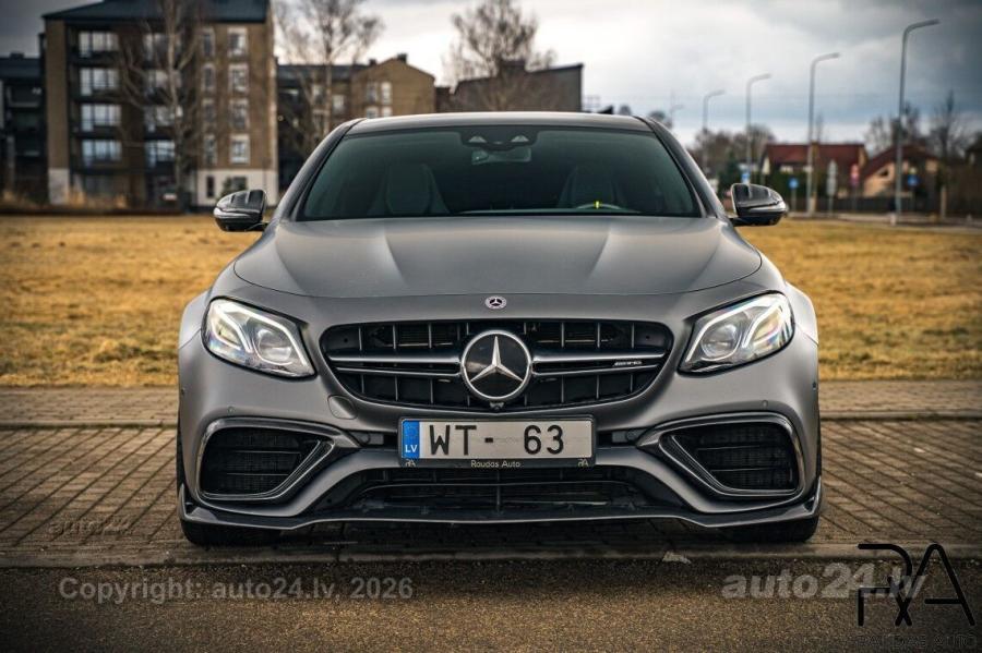 Black Mercedes-Benz E-Class 2017 in Riga, with an engine capacity of 4.00 L and mileage of 61 thousand km for 55990 €, photo 2 on AUTOMOTO.COM.LV