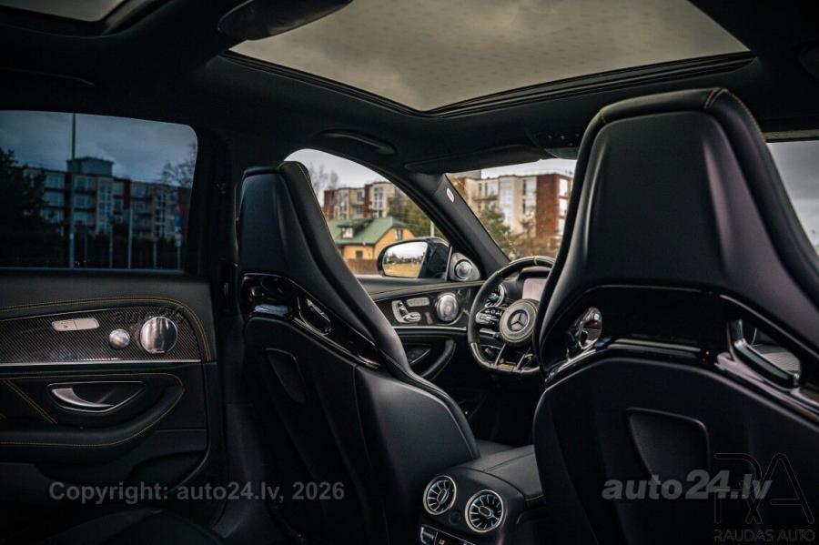 Black Mercedes-Benz E-Class 2017 in Riga, with an engine capacity of 4.00 L and mileage of 61 thousand km for 55990 €, photo 8 on AUTOMOTO.COM.LV