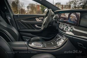Black Mercedes-Benz E-Class 2017 in Riga, with an engine capacity of 4.00 L and mileage of 61 thousand km for 55990 €, photo 9 on AUTOMOTO.COM.LV