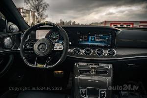 Black Mercedes-Benz E-Class 2017 in Riga, with an engine capacity of 4.00 L and mileage of 61 thousand km for 55990 €, photo 10 on AUTOMOTO.COM.LV