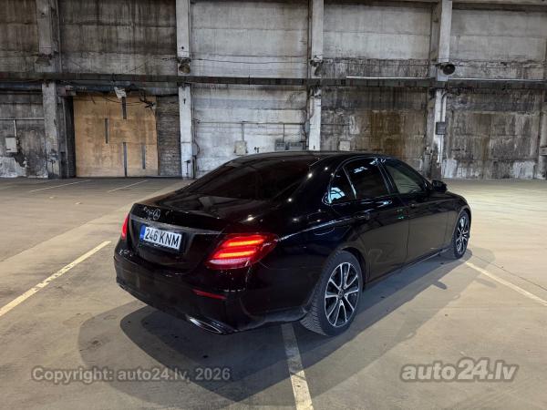 Black Mercedes-Benz E-Class 2017 in Tallinn, with an engine capacity of 3.50 L and mileage of 110 thousand km for 28900 €, photo 3 on AUTOMOTO.COM.LV