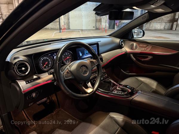 Black Mercedes-Benz E-Class 2017 in Tallinn, with an engine capacity of 3.50 L and mileage of 110 thousand km for 28900 €, photo 4 on AUTOMOTO.COM.LV