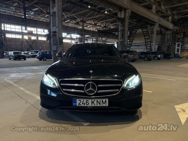 Black Mercedes-Benz E-Class 2017 in Tallinn, with an engine capacity of 3.50 L and mileage of 110 thousand km for 28900 €, photo 10 on AUTOMOTO.COM.LV