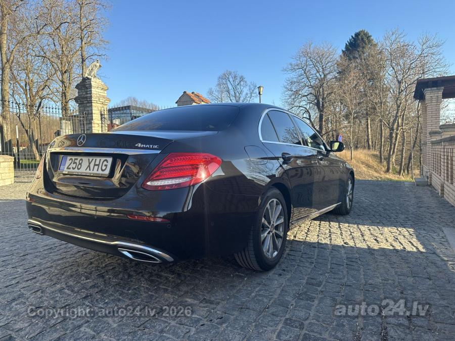 Melns Mercedes-Benz E-Class 2017 Tallina, ar dzinēja tilpumu 2.00 L un nobraukumu 177 tūkst. km par 22500 €, foto 3 vietnē AUTOMOTO.COM.LV