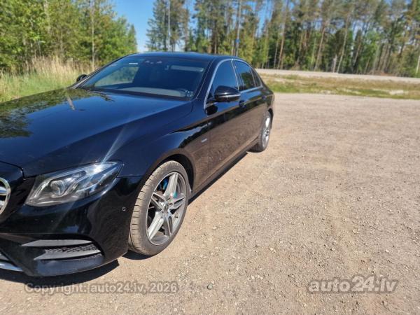 Melns Mercedes-Benz E-Class 2017 Tallina, ar dzinēja tilpumu 2.00 L un nobraukumu 197 tūkst. km par 21500 €, foto 3 vietnē AUTOMOTO.COM.LV