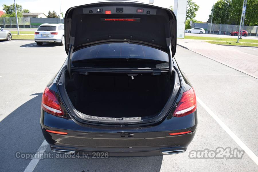 Melns Mercedes-Benz E-Class 2017 Tallina, ar dzinēja tilpumu 3.00 L un nobraukumu 175 tūkst. km par 26500 €, foto 13 vietnē AUTOMOTO.COM.LV