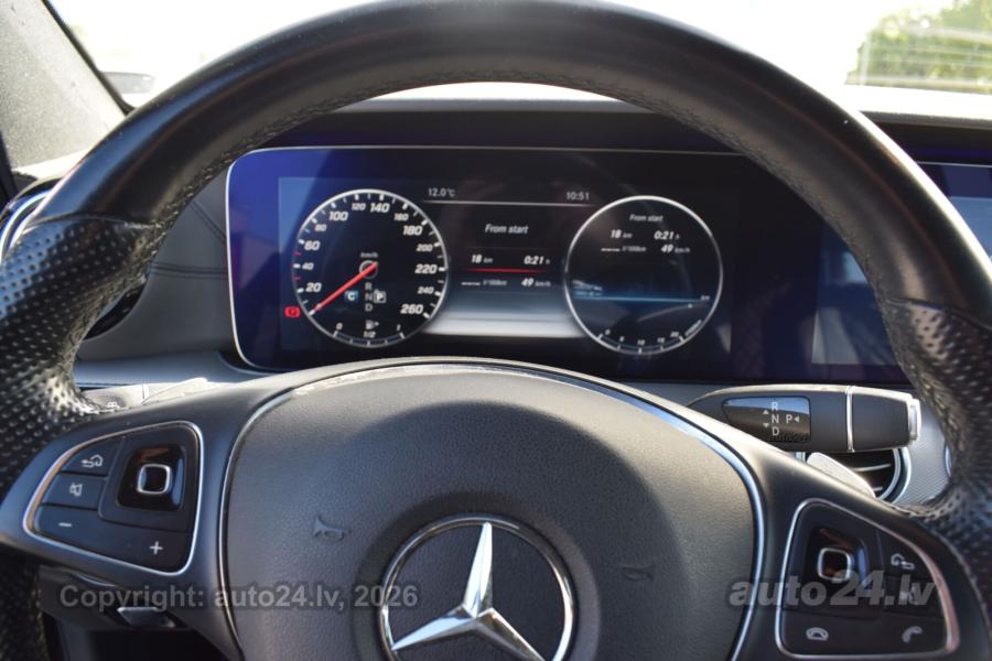 Melns Mercedes-Benz E-Class 2017 Tallina, ar dzinēja tilpumu 3.00 L un nobraukumu 175 tūkst. km par 26500 €, foto 18 vietnē AUTOMOTO.COM.LV