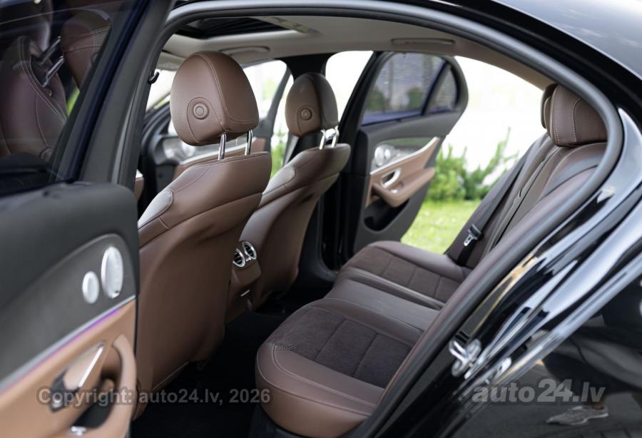 Melns Mercedes-Benz E-Class 2017 Tallina, ar dzinēja tilpumu 3.50 L un nobraukumu 178 tūkst. km par 24990 €, foto 15 vietnē AUTOMOTO.COM.LV
