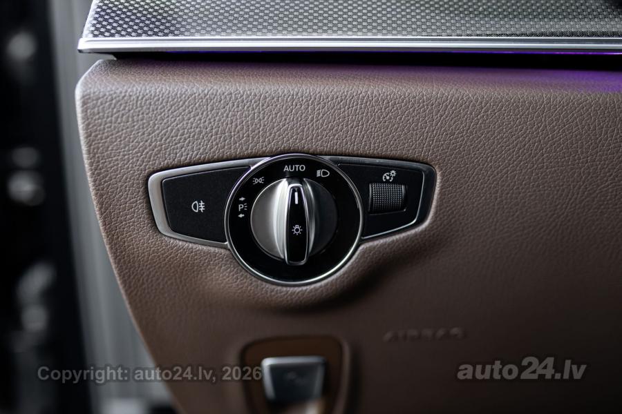 Melns Mercedes-Benz E-Class 2017 Tallina, ar dzinēja tilpumu 3.50 L un nobraukumu 178 tūkst. km par 24990 €, foto 21 vietnē AUTOMOTO.COM.LV