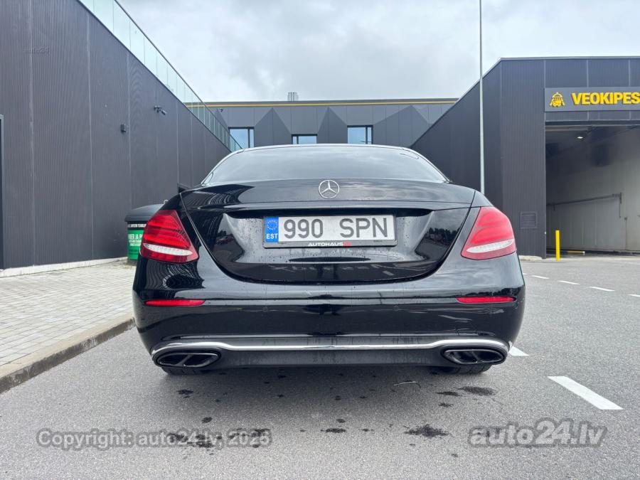 Black Mercedes-Benz E-Class 2017 in Tallinn, with an engine capacity of 2.00 L and mileage of 380 thousand km for 11990 €, photo 6 on AUTOMOTO.COM.LV