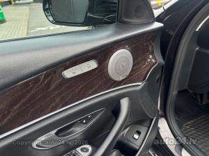 Black Mercedes-Benz E-Class 2017 in Tallinn, with an engine capacity of 2.00 L and mileage of 380 thousand km for 11990 €, photo 19 on AUTOMOTO.COM.LV