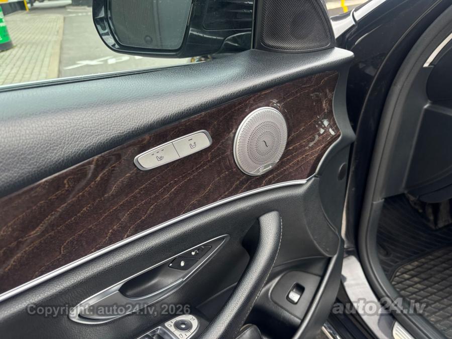 Black Mercedes-Benz E-Class 2017 in Tallinn, with an engine capacity of 2.00 L and mileage of 380 thousand km for 11990 €, photo 19 on AUTOMOTO.COM.LV