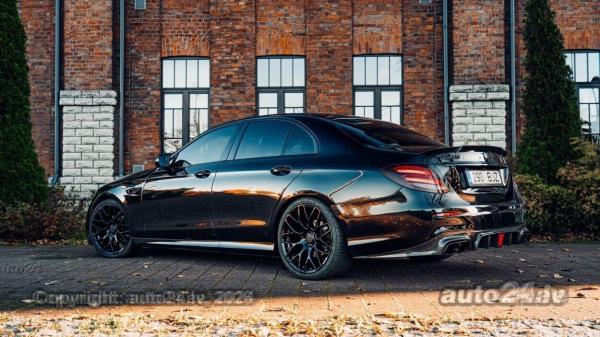 Black Mercedes-Benz E-Class 2017 in Tallinn, with an engine capacity of 2.00 L and mileage of 210 thousand km for 26000 €, photo 6 on AUTOMOTO.COM.LV