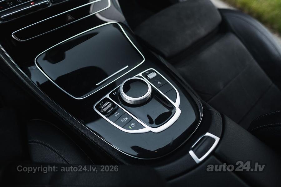 Black Mercedes-Benz E-Class 2018 in Tallinn, with an engine capacity of 2.00 L and mileage of 395 thousand km for 13999 €, photo 8 on AUTOMOTO.COM.LV