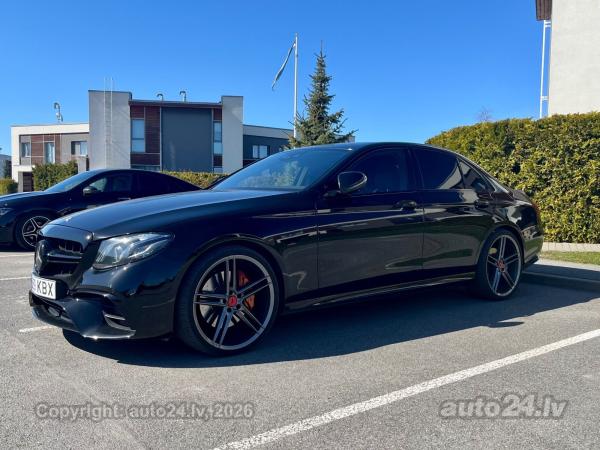 Melns Mercedes-Benz E-Class 2018 Tallina, ar dzinēja tilpumu 2.00 L un nobraukumu 165 tūkst. km par 25900 €, foto 1 vietnē AUTOMOTO.COM.LV