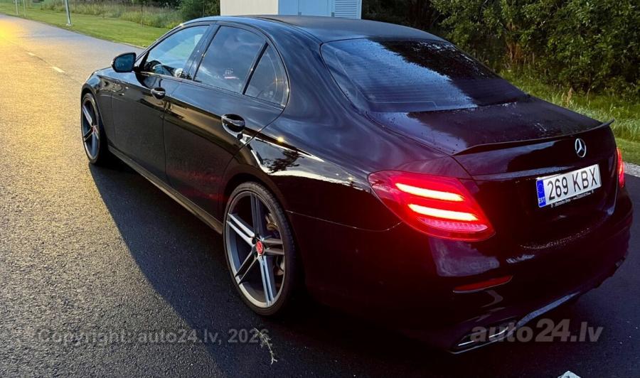 Melns Mercedes-Benz E-Class 2018 Tallina, ar dzinēja tilpumu 2.00 L un nobraukumu 165 tūkst. km par 25900 €, foto 4 vietnē AUTOMOTO.COM.LV
