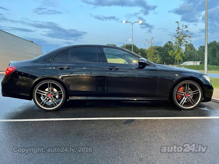Melns Mercedes-Benz E-Class 2018 Tallina, ar dzinēja tilpumu 2.00 L un nobraukumu 165 tūkst. km par 25900 €, foto 22 vietnē AUTOMOTO.COM.LV