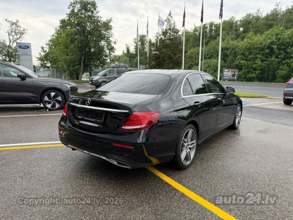 Melns Mercedes-Benz E-Class 2018 Pērnava, ar dzinēja tilpumu 2.00 L un nobraukumu 150 tūkst. km par 19900 €, foto 3 vietnē AUTOMOTO.COM.LV