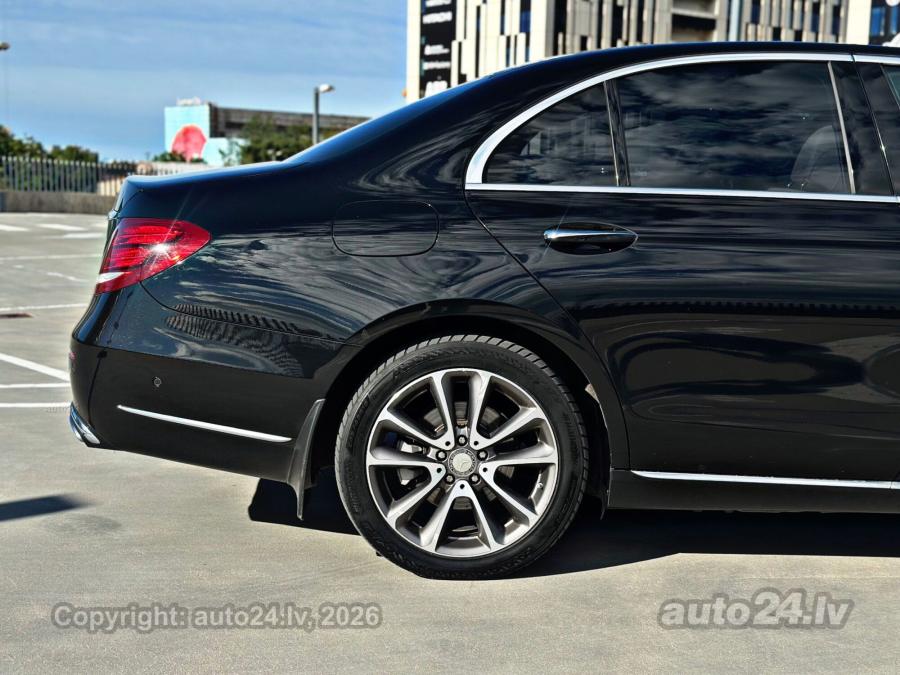 Melns Mercedes-Benz E-Class 2018 Tallina, ar dzinēja tilpumu 2.00 L un nobraukumu 258 tūkst. km par 22000 €, foto 7 vietnē AUTOMOTO.COM.LV