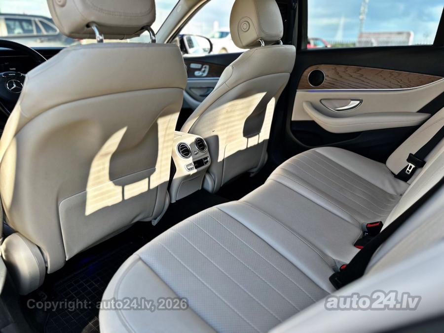 Melns Mercedes-Benz E-Class 2018 Tallina, ar dzinēja tilpumu 2.00 L un nobraukumu 258 tūkst. km par 22000 €, foto 15 vietnē AUTOMOTO.COM.LV